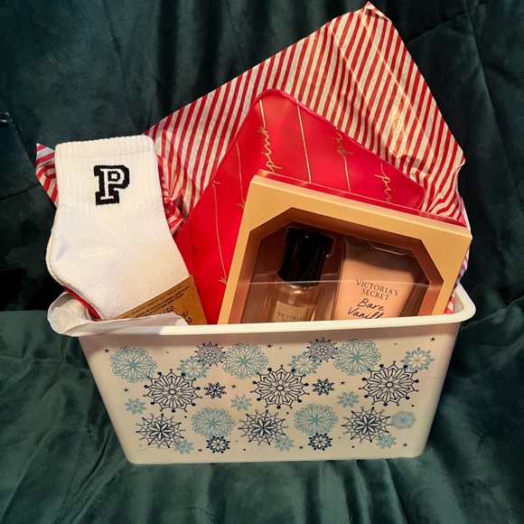 Victoria's Secret | Bags | Bare Vanilla Victorias Secret Gift Set ...